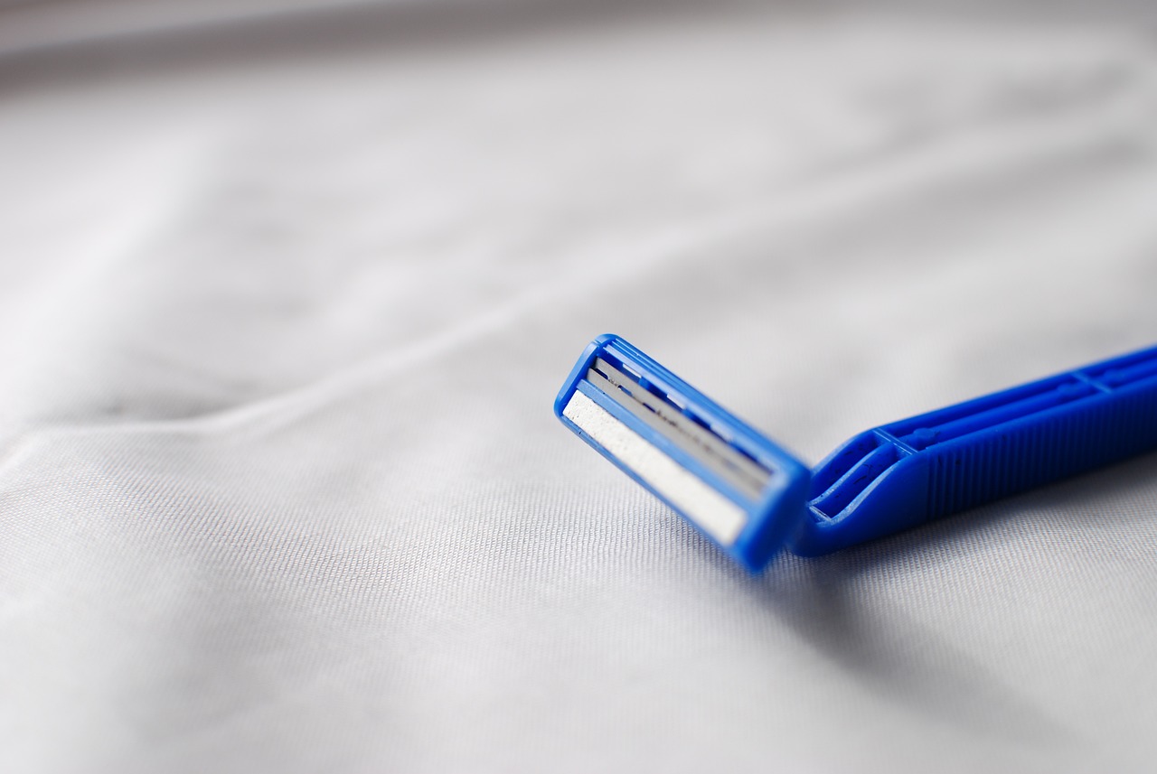 Femme et rasage : comment prévenir et traiter les boutons